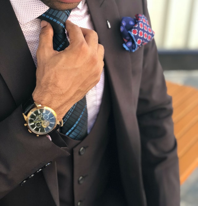 The Ultimate Guide to Lapel Pins for Suits – StudioSuits